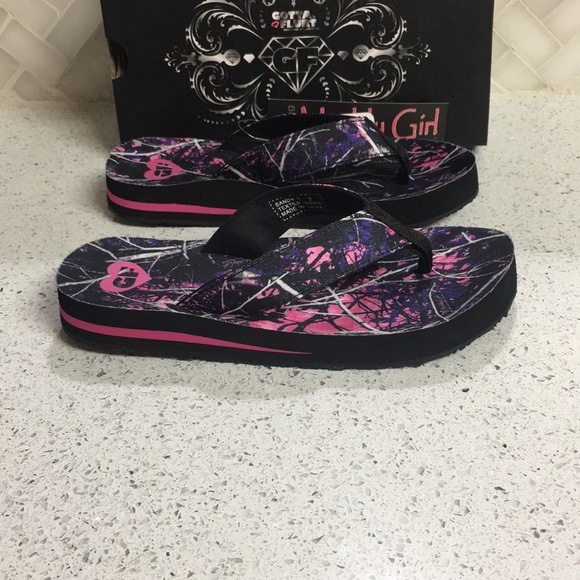 Gotta Flurt | Shoes | Gotta Flurt Muddy Girl Camo Kids Flip Flops ...
